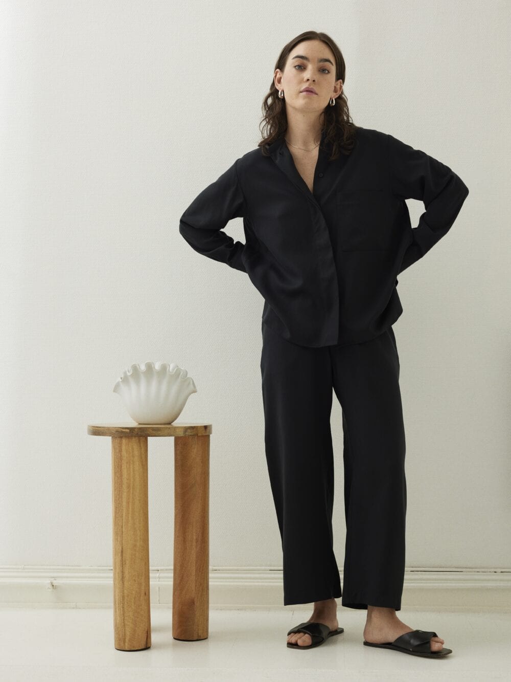 Airy Shirt Lyocell Black | A PART OF THE ART