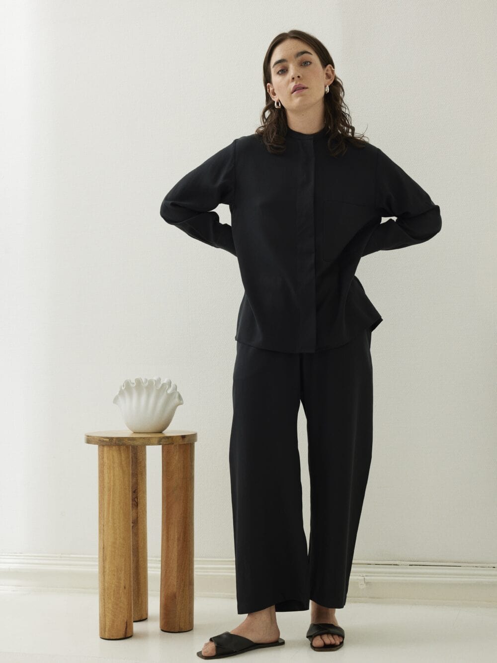 Airy Shirt Lyocell Black | A PART OF THE ART